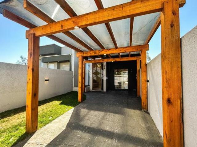 Casa Geminada 2 dormitórios, mobiliada e decorada com piscina no bairro Jardim B