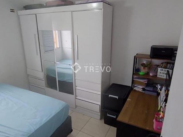Casa geminada, 2 quartos, 2 banheiros, 1 vaga garagem
