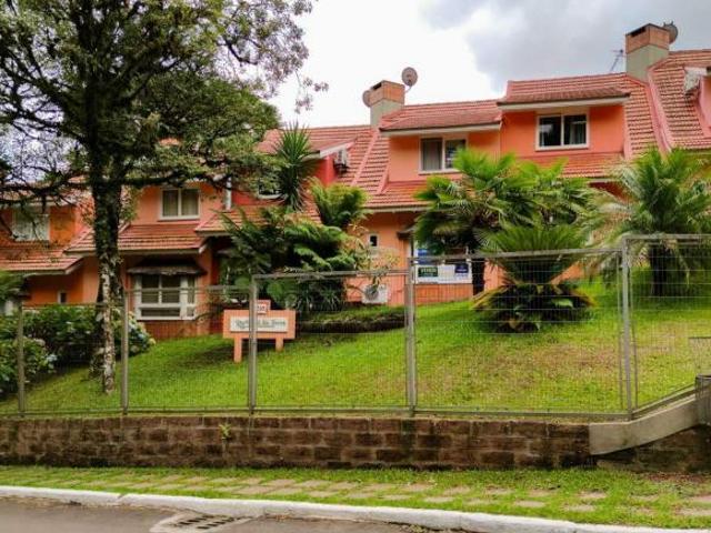 CASA MOBILIADA E DECORADA COM 2 SUÍTES À VENDA
