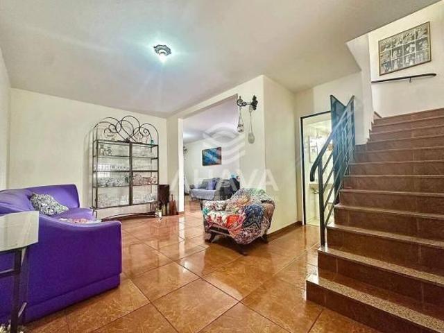 Casa Geminada 4 Quartos | 190m² | Jaraguá | 3 Vagas de Garagem | Próximo à Av. Antônio Carlos
