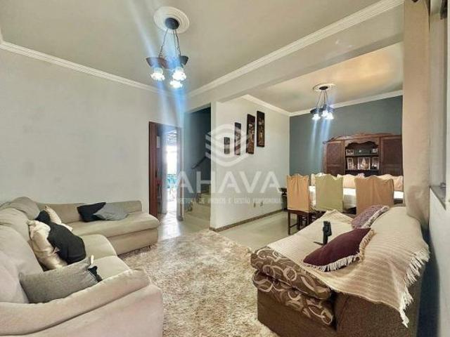 Casa Geminada 4 Quartos sendo 1 Suíte à Venda, 4 Vagas, 180m², Bairro São João Batista, próximo a Av