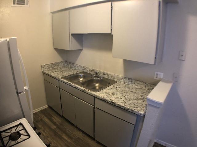 Casa Grande Villas 1 Bedroom Apartment for Rent at 1315 S Barry Ave, Dallas, TX 75223 South Dallas