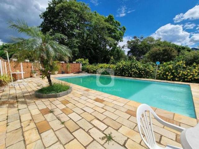 Casa grande com quintal e infraestrutura completa próximo ao centro à venda, 556 m² por R$ 1.900.000