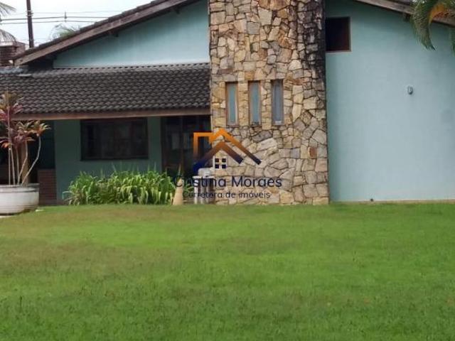 Casa grande e ampla ao lado da praia no Morada da Praia
