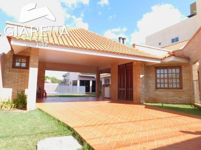 Casa grande e semi mobiliada à venda no Centro, Toledo PR