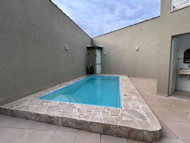 Casa grande piscina e churrasqueira próxima do mar em Praia Grande
