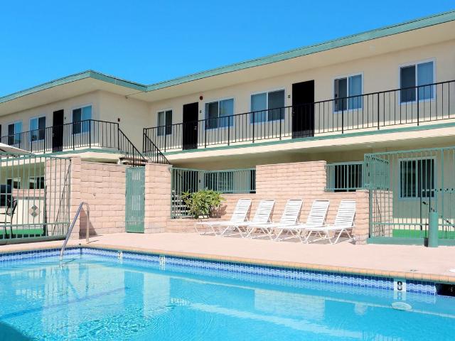 Casa Grande Studio Apartment for Rent at 13518 Yukon Avenue, Hawthorne, CA 90250 East Hawthorne