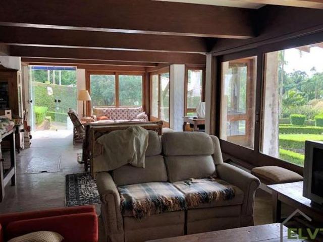 Casa Granja Viana | Zona Mista | 2.714m² Terreno | 4 Quartos | Oportunidade