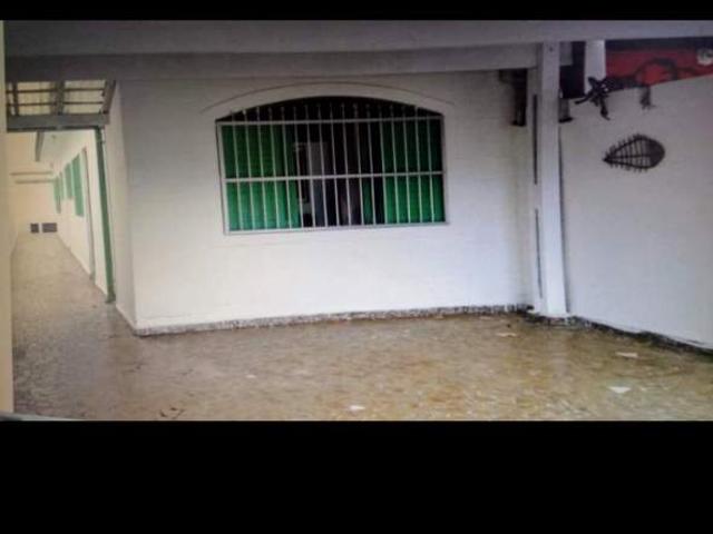 Casa há uma quadra da praia