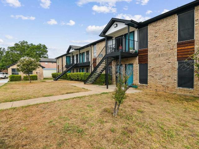 Casa Hills at Collins Park 1 Bedroom Apartment for Rent at 818 Tharp St, Arlington, TX 76010 Heart Of Arlington