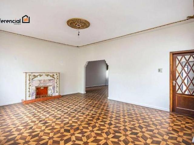CASA HISTÓRICA NA RUA CHILE – CHARME, ELEGÂNCIA E POTENCIAL COMERCIAL