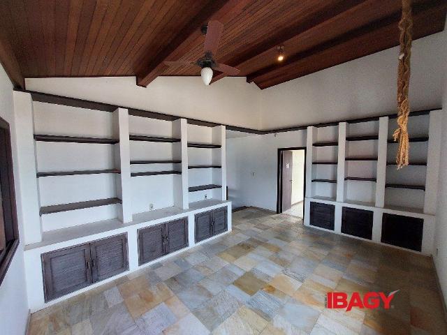 Casa Itaguaçu 365m²