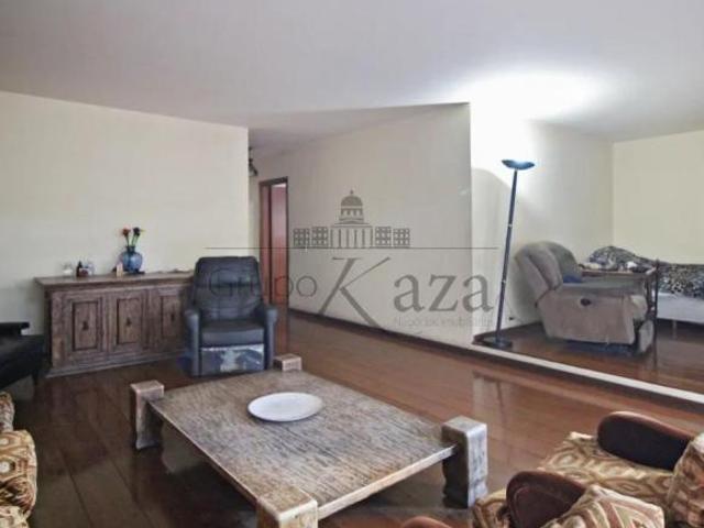 Casa Ibirapuera 4 Dormitórios sendo uma Suíte 279m²