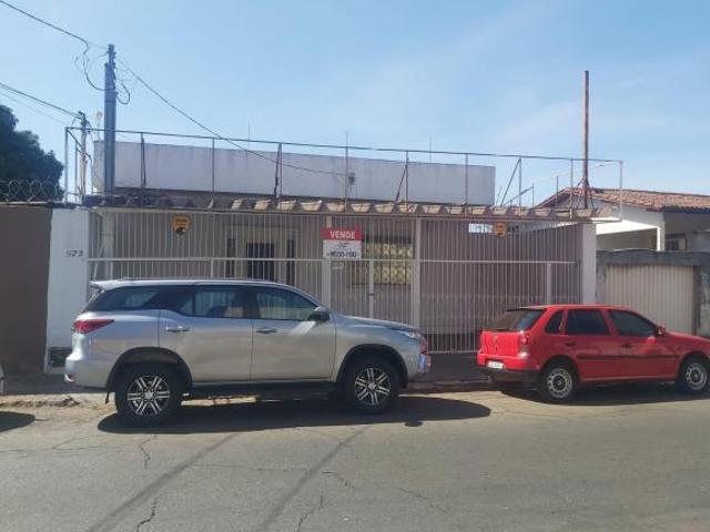 Casa Ideal para Empresa, Reformada, Próximo da Avenida 24 de Outubro, Setor Campinas, Goiânia, GO
