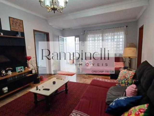 Casa Imponente de 4 Quartos e 5 Banheiros na Vila Romana