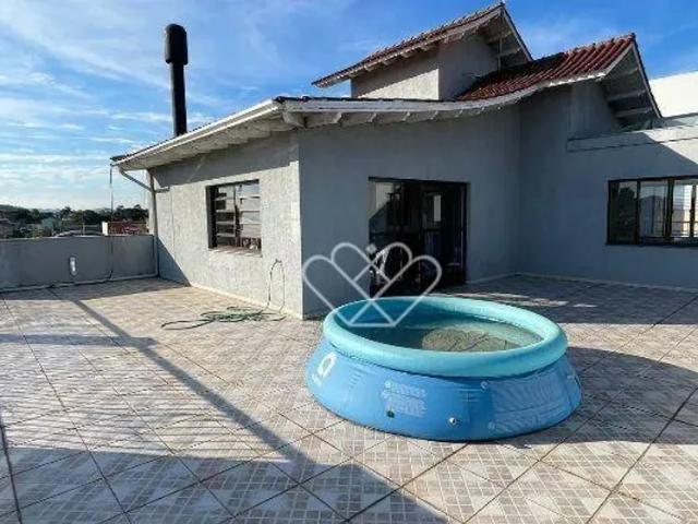 Casa Imponente de Três Andares com Amplo Terreno em Gravataí