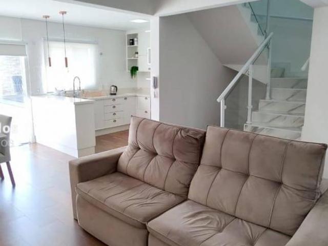 Casa Impecável 3 dorm.1 suíte com Closet e sacada, Piscina, Churrasqueira