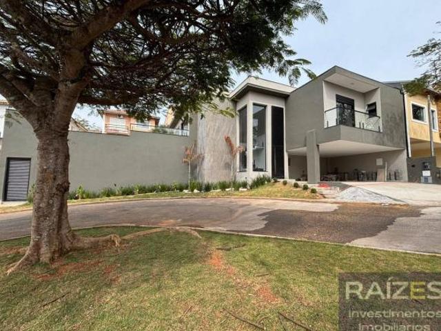 Casa impecável à venda no Condomínio Residencial Euroville 1, em Bragança
