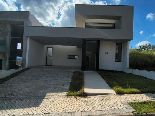 Casa impecável à venda no Condomínio Residencial Ille de France, em Braganç