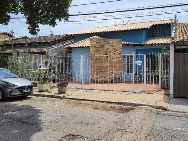 Casa Impecável à Venda em Cuiabá MT, 4 Quartos e 2 Suítes no Recanto dos Pássaros 200m² Imperdív