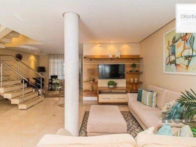Casa impecável com 3 quartos 1 suíte e 2 vagas cobertas
