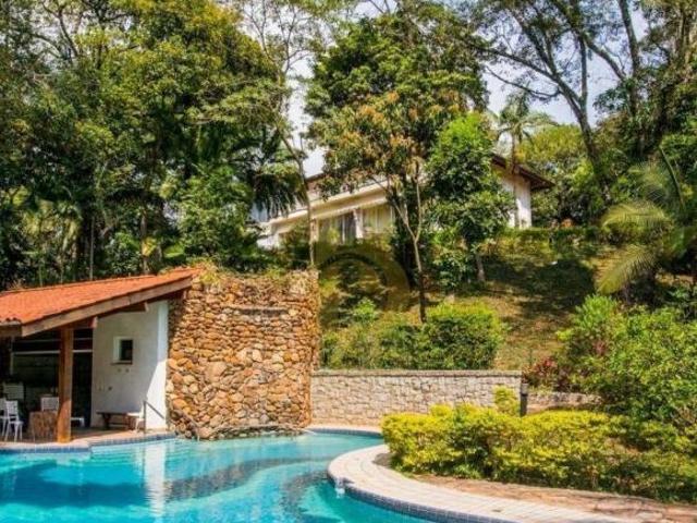 Casa impecável, com projeto arquitetônico primoroso, localizada na Chácara Flora