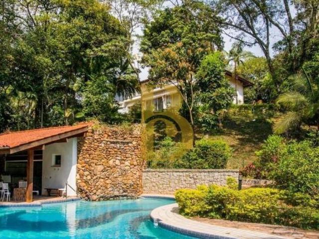 Casa impecável, com projeto arquitetônico primoroso, localizada na Chácara Flora
