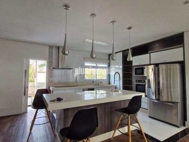 Casa impecável em um terreno de 519m², pronta tudo para morar muito bem