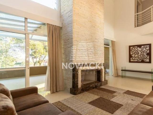 CASA IMPECÁVEL EM CONDOMÍNIO, COM 4 SUÍTES E 4 VAGAS NO CAMPO COMPRIDO!