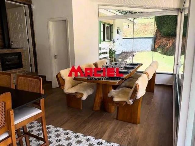 Casa impecável em estilo europeu em Campos do Jordão Vila Capivari 4 quartos / 3 suítes / área g