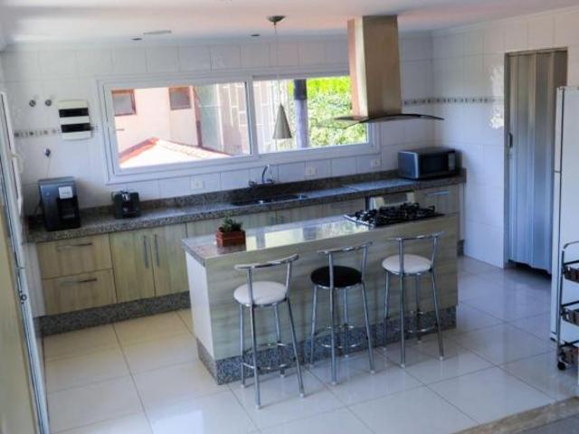 CASA INCRÍVEL A VENDA EM ITAPEVI RODEADA DE MATA VERDE