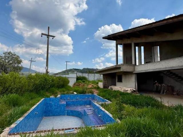 CASA INACABADA DE ALTO PADRÃO COM VISTA PARA A PEDRA GRANDE
