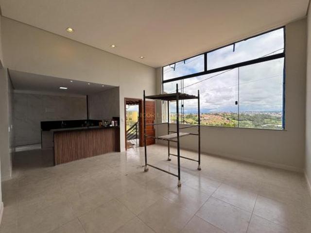Casa independente à venda no bairro Parque Dom Bosco