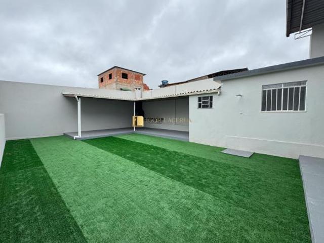Casa independente à venda no bairro Siderúrgico