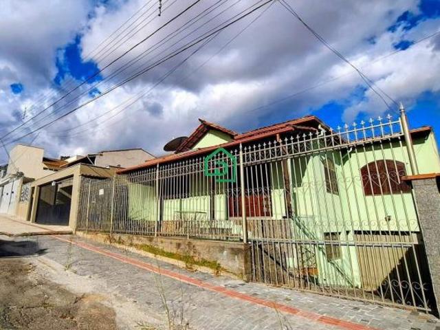 Casa independente, estilo Colonial, pronta pra morar, de 4 quartos 2 suites, 4 vagas de garagem e