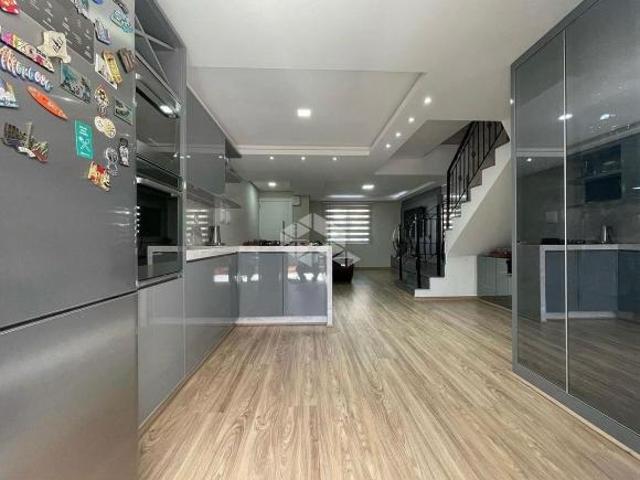 Casa individual com3 quartos uma suíte com sacada deck,garagem para 2 carros 100% mobiliado e com