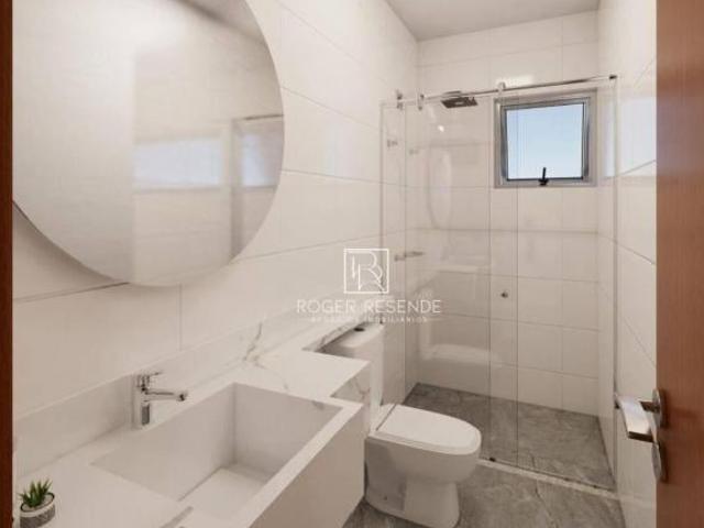 Casa individual em meio lote com 04 quartos no bairro Tiradentes em Betim