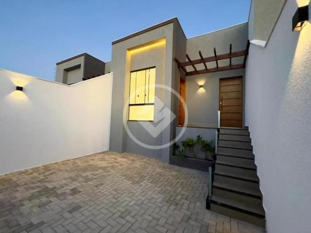 Casa individual moderna com suíte e acabamento premium