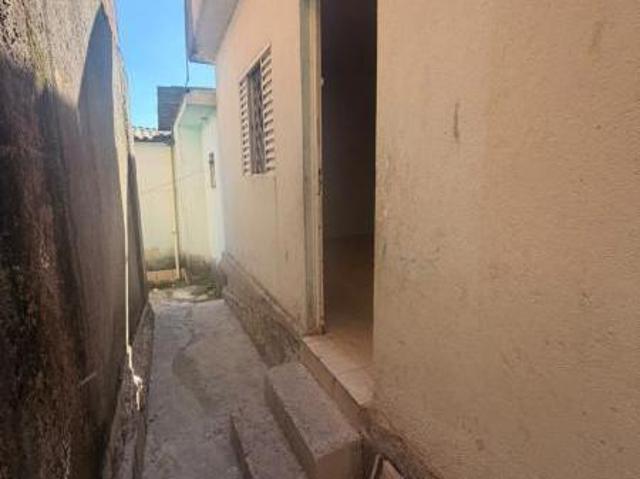 CASA INDIVIDUAL MEIO LOTE