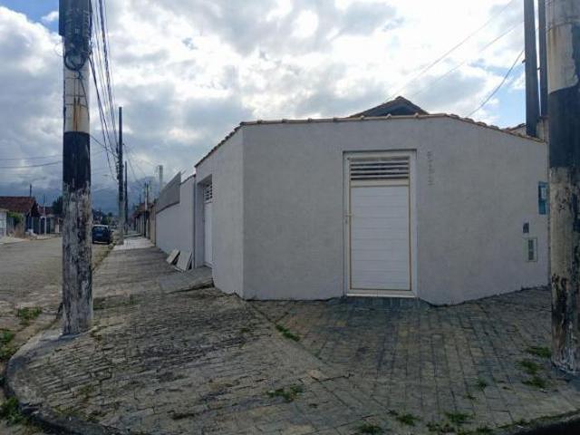 Casa Individual, situada no bairro Caiçara, possuindo 02 dormitórios