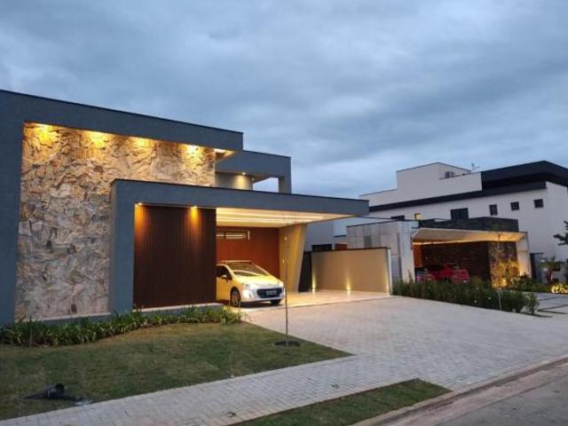 Casa Inteligente com Piscina Aquecida à Venda no Alphaville Nova Esplanada 3 | 3 Suítes | Automação