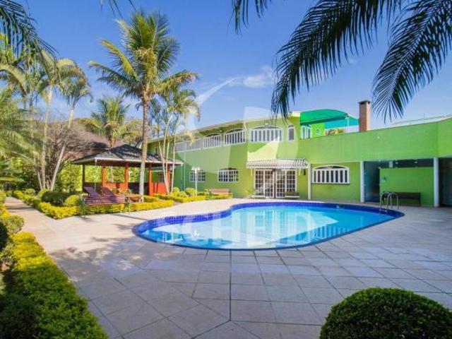 CASA INTERLAGOS COM PISCINA E SUITES