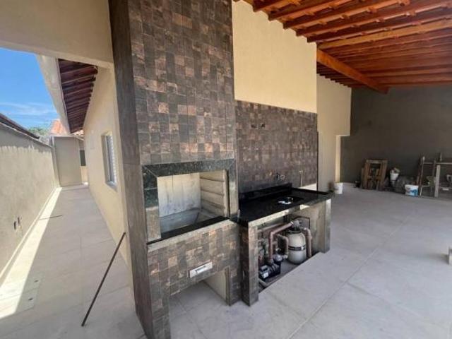 CASA IOLADA COM 4 DORMITÓRIOS NO JARDIM IMPERADOR A 200 M DO MAR