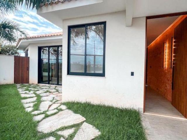Casa Ipê do Lago | 220 m², 3 Suítes, Piscina Aquecida e Garagem p/ 4 Carros