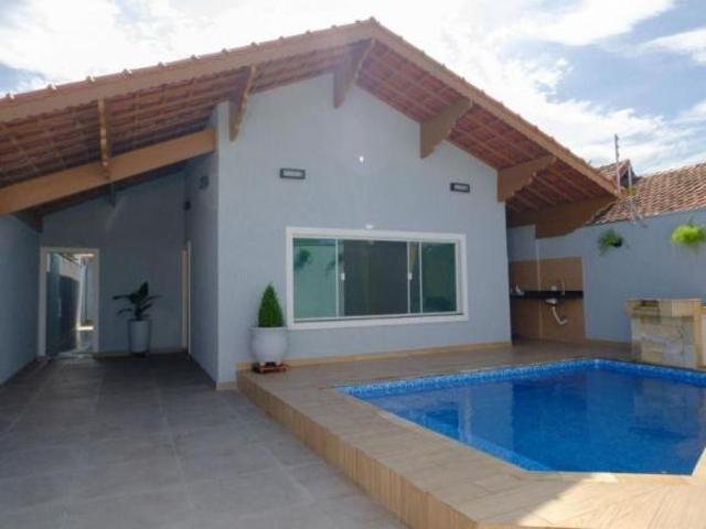 Casa isolada com piscina 50 metros da praia