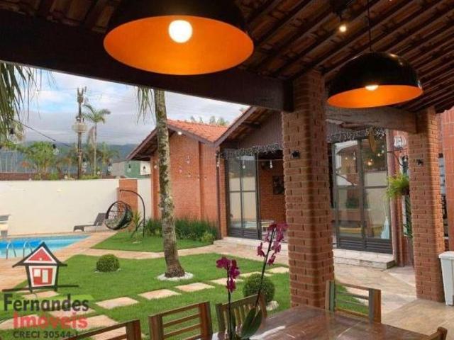Casa isolada com piscina e espaço gourmet 3 dormitórios mais dependência à venda, 220 m² por R$ 1.3