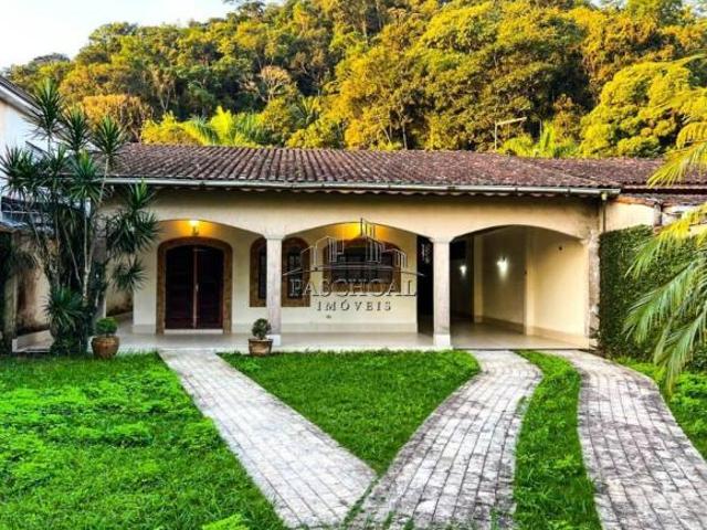 Casa isolada com 2 quartos, churrasqueira e 10 vagas de garagem, Canto do Forte, Praia Grande