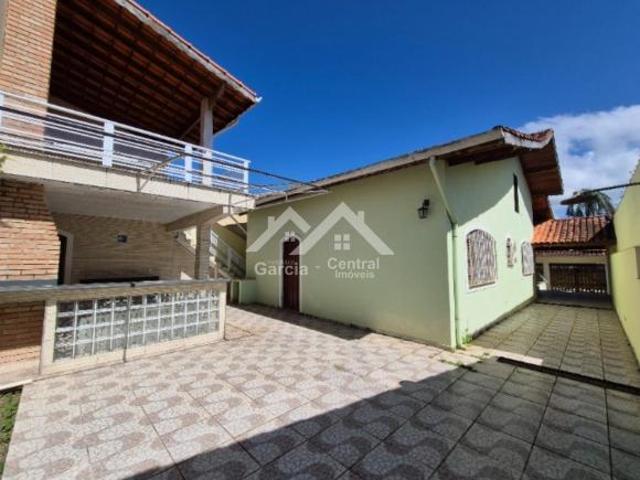 Casa isolada com 2 quartos e área de lazer