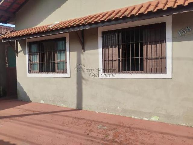 Casa ISOLADA, á 150 metros da praia, com 03 dormitórios!