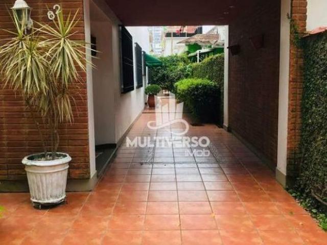 Casa Isolada a venda com 300m² no Embaré em Santos
